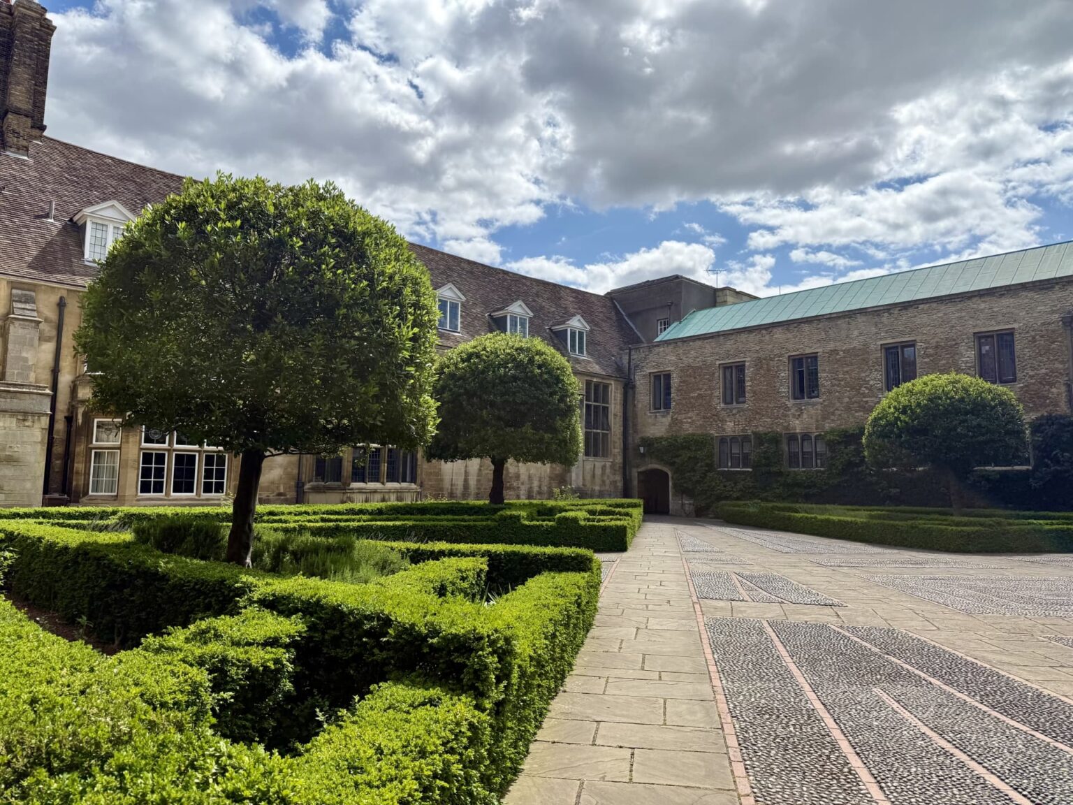 淑徳大学学園祭2025｜ゲスト・芸能人、歴代もチェック！日程情報、注目屋台模擬店情報も！ | Event-Watcher