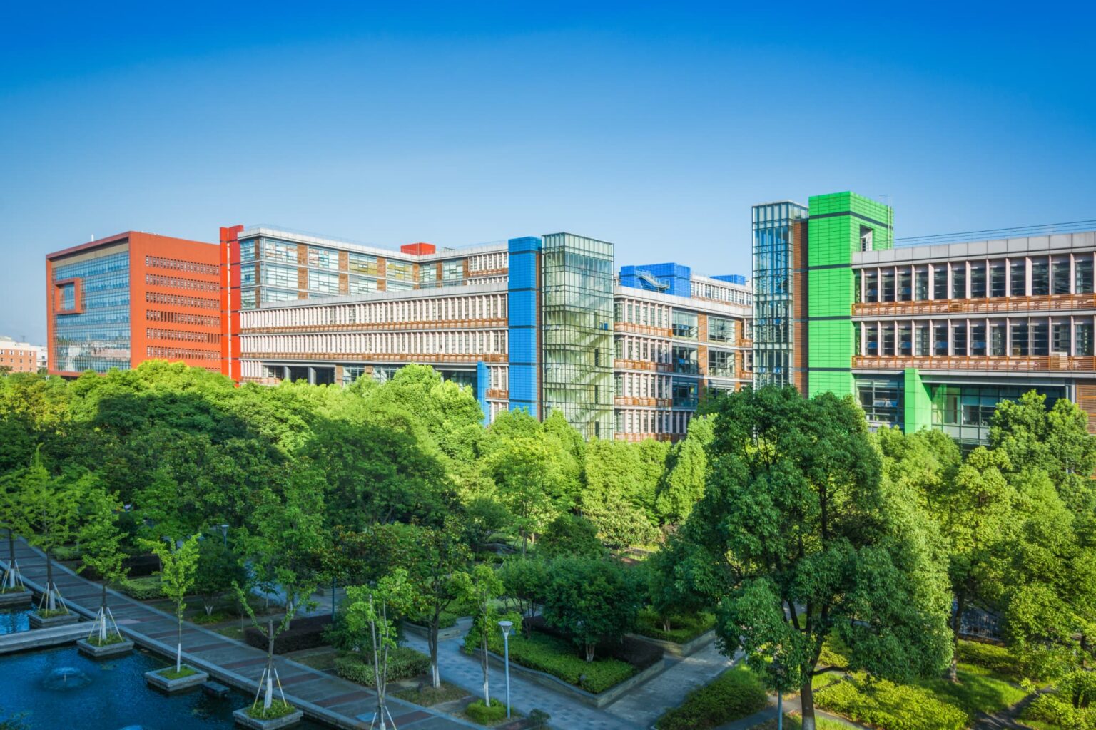 立正大学学園祭2025のゲスト・芸能人、歴代もチェック！日程情報、注目屋台模擬店情報も！ | Event-Watcher